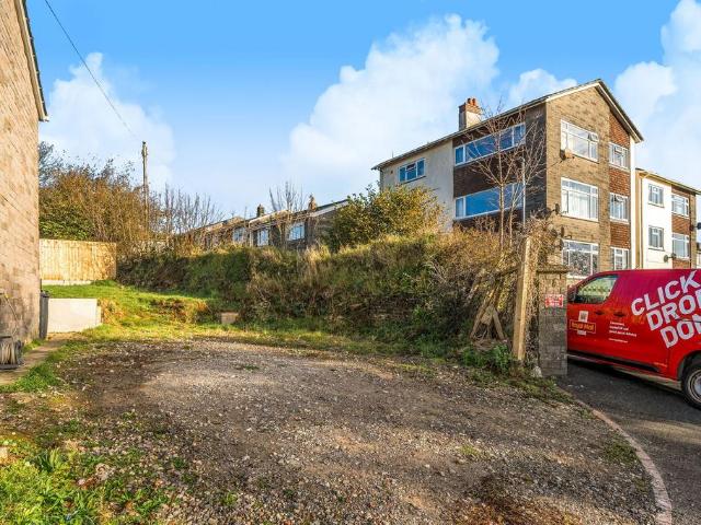 2 bedroom property with land for sale