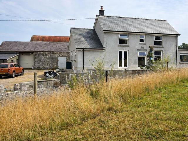 2 bedroom property with land for sale
