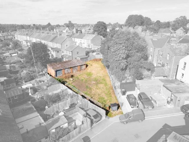 2 bedroom property with land for sale