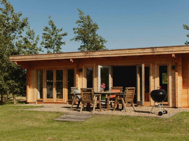 2 bedroom property with land for sale