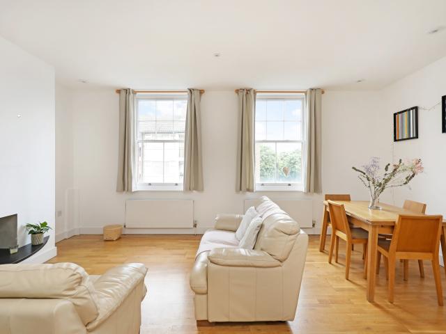 2 bedroom property to let in Munster Road, London, SW6 £2,750 pcm