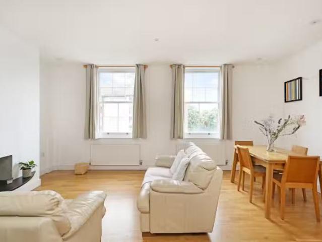 2 bedroom property to let in Munster Road, London, SW6 £2,75.