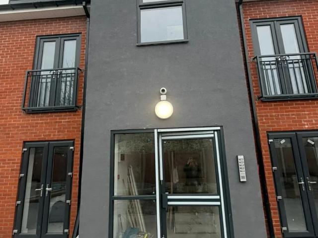 2 bedroom property to let in Mereton House, Wolverhampton £1,100 pcm