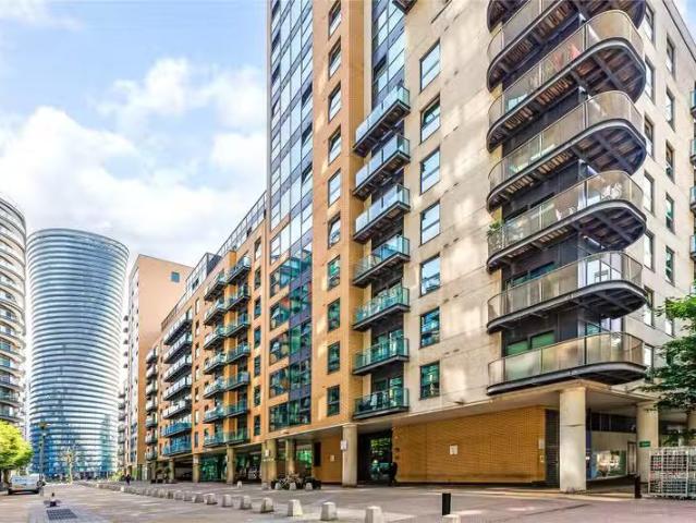 2 bedroom property to let in Millharbour, London, E14 £2,500.