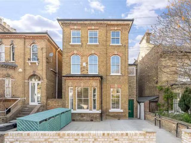 2 bedroom property to let in Milton Road, London, SE24 £2,60.