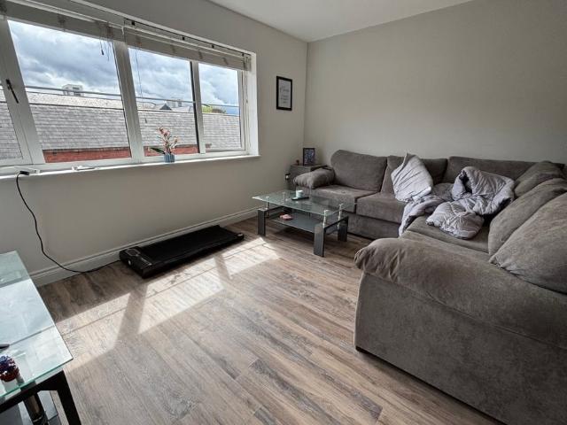 2 bedroom property to let in Mint Drive, B18 £1,250 pcm