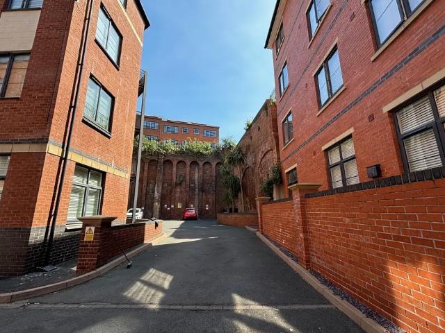 2 bedroom property to let in Mint Drive, Jewellery Quarter £1,200 pcm