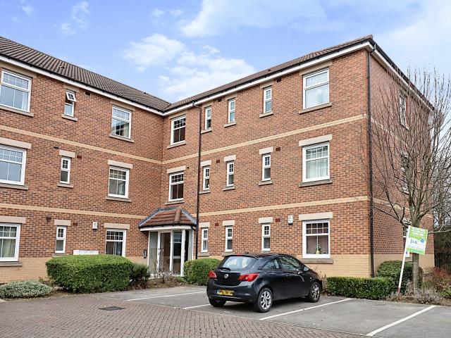 2 bedroom property to let in Oxclose Park Gardens, Halfway, Sheffield, S20 £850 pcm