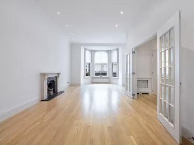 2 bedroom property to let in Old Brompton Road, London, SW5.