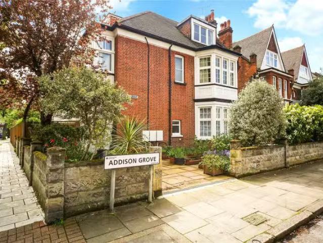 2 bedroom property to let in Addison Grove, Chiswick, W4 £3.