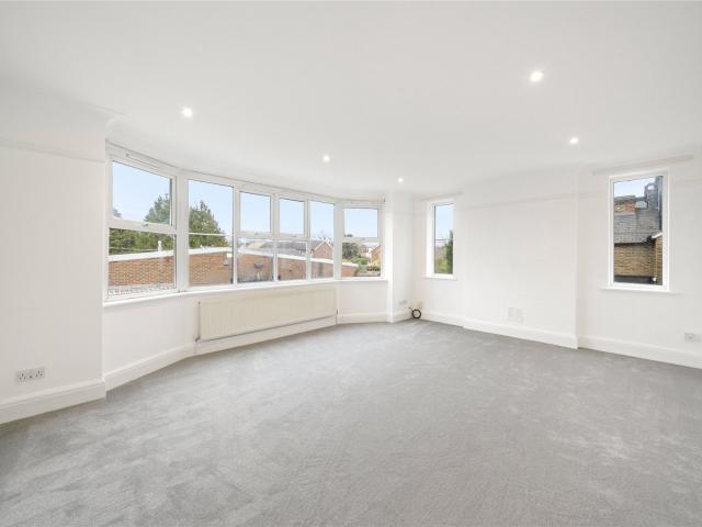 2 bedroom property to let in Anyards Road, Cobham, Surrey, KT11 £2,300 pcm