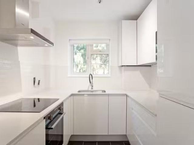2 bedroom property to let in Arlington Lodge, Monument Hill, W.