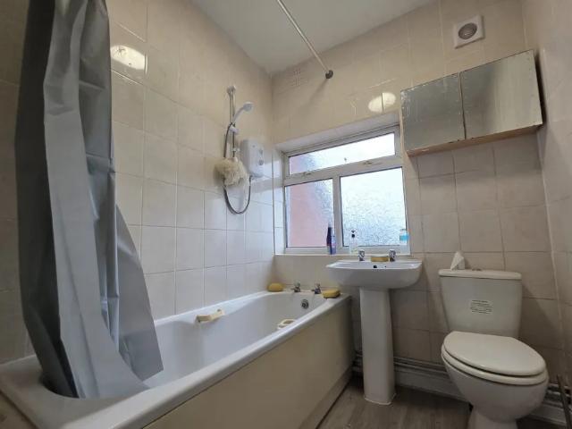 2 bedroom property to let in Bushbury Lane, Wolverhampton £750 pcm