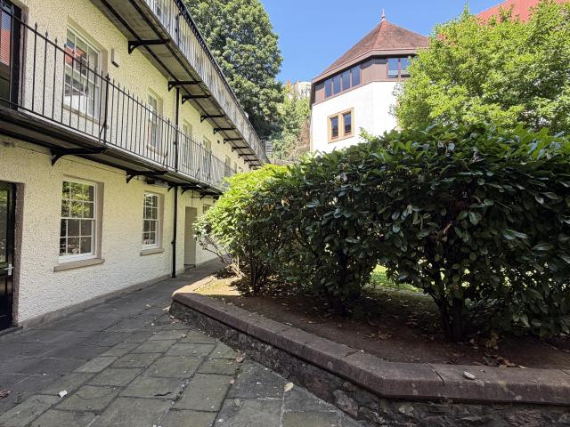 2 bedroom property to let in Bartholomews Court, Christmas Steps £1,700 pcm