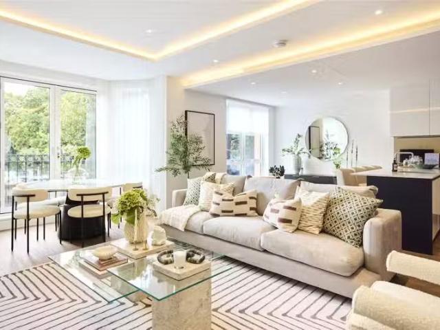2 bedroom property to let in Bayswater Road, London, W2 £15.