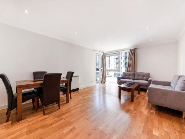 2 bedroom property to let in Boardwalk Place, E14