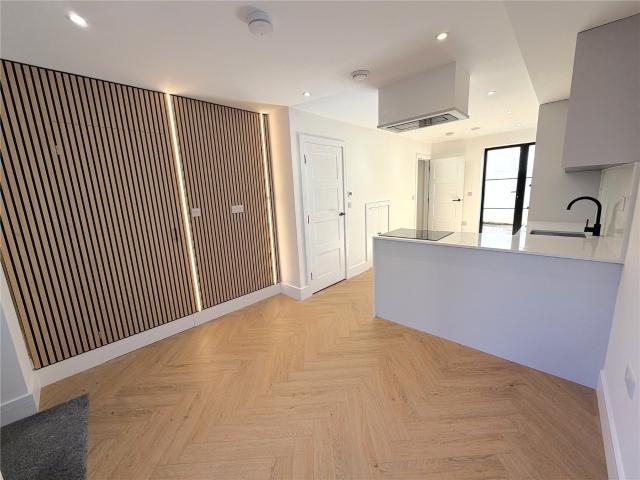 2 bedroom property to let in Brighton Road, Surbiton, KT6 £2,650 pcm