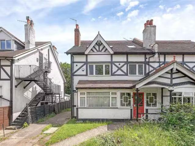 2 bedroom property to let in Brighton Road, Purley, CR8 £1,6.