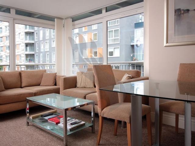 2 bedroom property to let in Cassilis Road, London, E14 £2,300 pcm