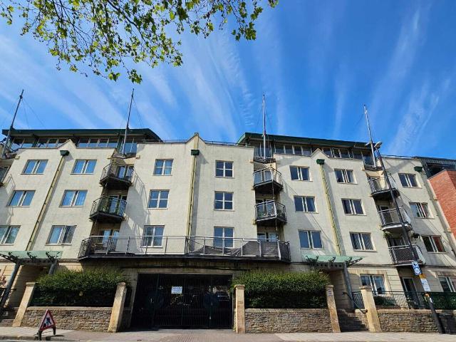 2 bedroom property to let in Capital Edge, Hotwell Road, BS8 £1,700 pcm