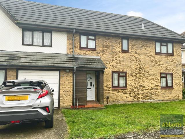 2 bedroom property to let in Charleston Avenue, Basildon £1,500 pcm