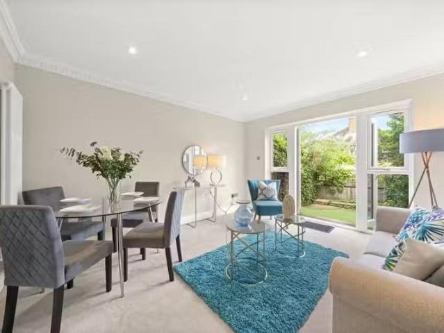 2 bedroom property to let in Charlotte Mews, Heather Place, Es.
