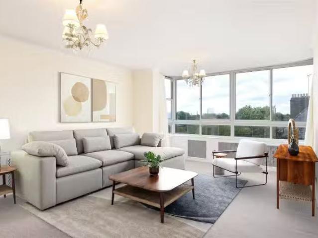 2 bedroom property to let in Cheyne Walk, Chelsea, London, SW3.