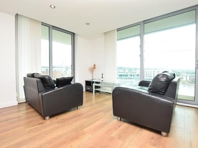 2 bedroom property to let in City Point, Sheffield, S1 4BX £1,100 pcm