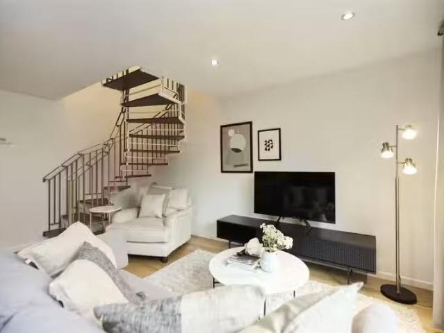 2 bedroom property to let in Claire Place, Canary Wharf, Londo.