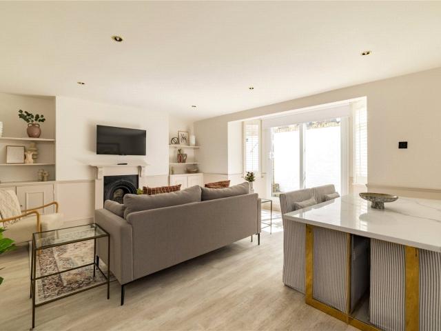 2 bedroom property to let in Clapham Road, London, SW9 £4,200 pcm