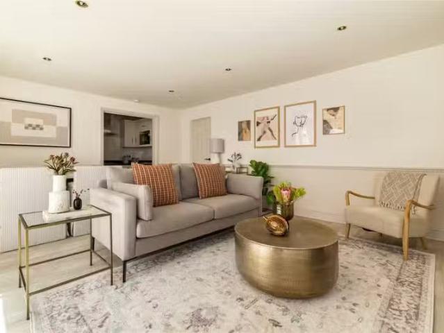 2 bedroom property to let in Clapham Road, London, SW9 £4,20.