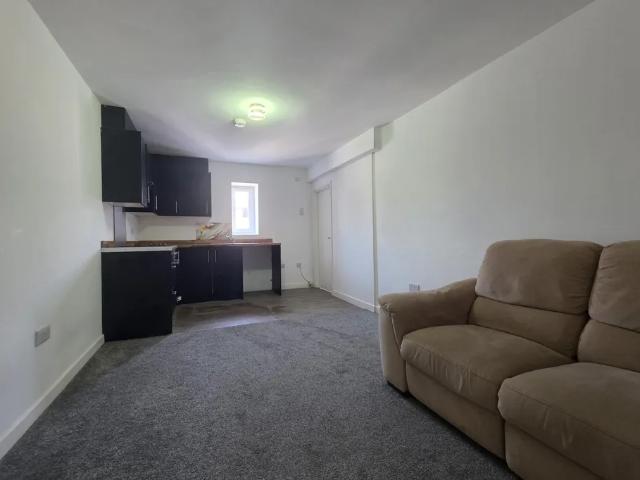2 bedroom property to let in Cleveland Passage, Wolverhampton, WV1 £950 pcm