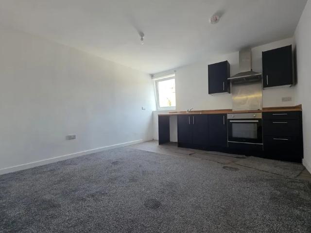 2 bedroom property to let in Cleveland Passage, Wolverhampton, WV1 £950 pcm