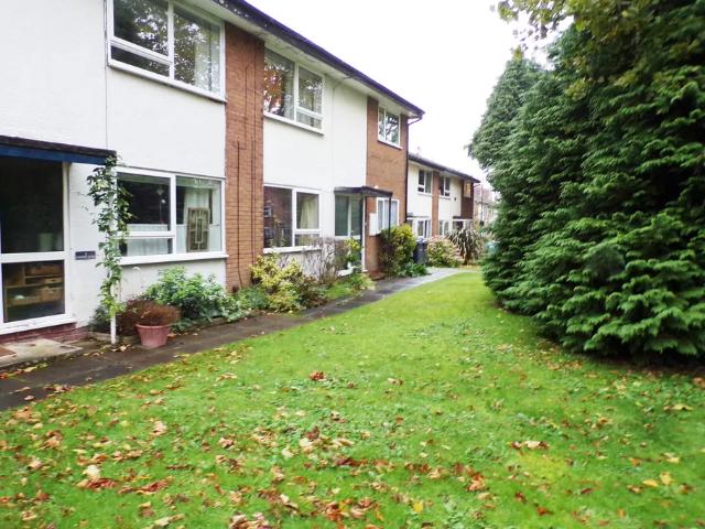 2 bedroom property to let in Conifer Court, Moseley, Birmingham, B13 £950 pcm