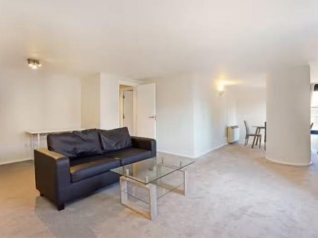 2 bedroom property to let in Cromwell Road, London, SW7 £3,0.
