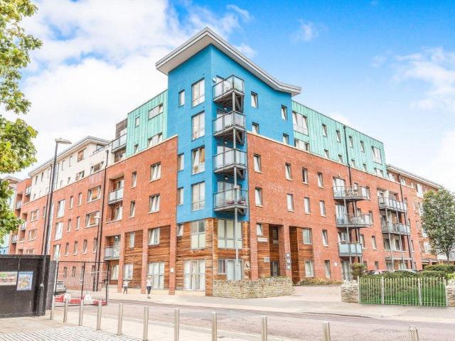 2 bedroom property to let in Crown and Anchor House, Sweetman Place, Bristol £1,400 pcm