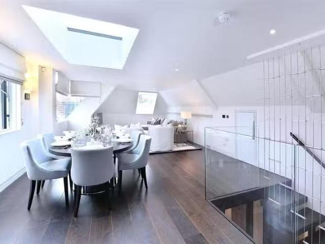 2 bedroom property to let in Duke Street, London, W1K £3,200.
