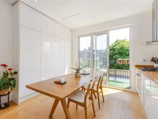 2 bedroom property to let in Danehurst Street, London, SW6 £.