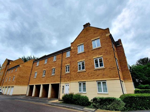 2 bedroom property to let in Dickinsons Fields, Bedminster, Bristol £1,500 pcm