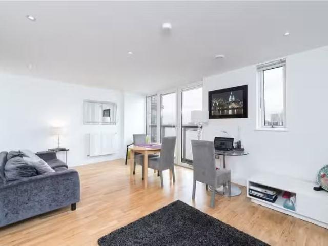 2 bedroom property to let in Dowells Street, London, SE10 £2.