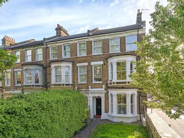 2 bedroom property to let in Effra Road, London, SW2 £2,500.
