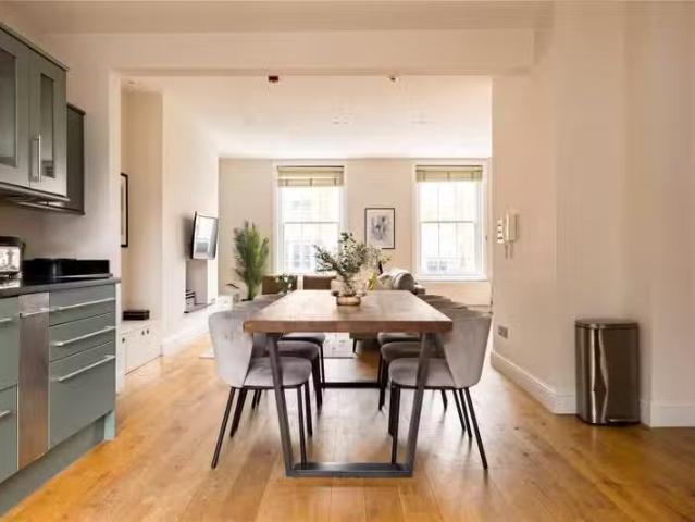 2 bedroom property to let in Flood Street, London, SW3 £6,50.