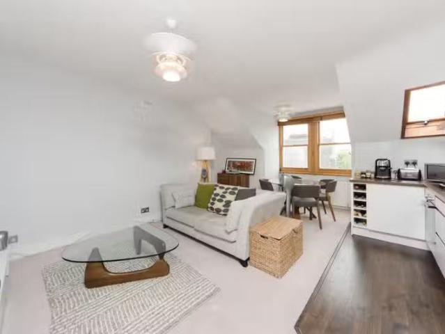 2 bedroom property to let in Gunterstone Road, London, W14 £.