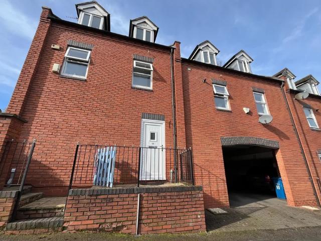 2 bedroom property to let in George Lane, Lichfield, WS13 6DU £995 pcm