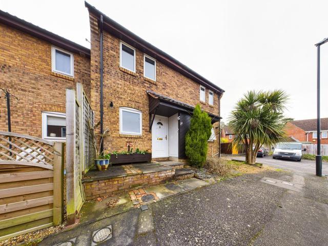 2 bedroom property to let in Gorse Close, Tollgate Hill £1,450 pcm