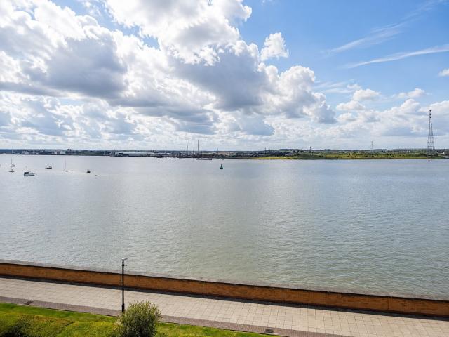 2 bedroom property to let in GRAYS, ESSEX £1,350 pcm