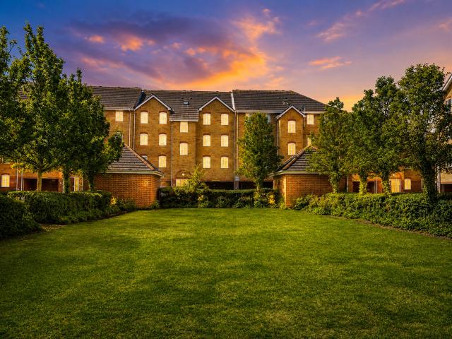 2 bedroom property to let in GRAYS, ESSEX £1,350 pcm