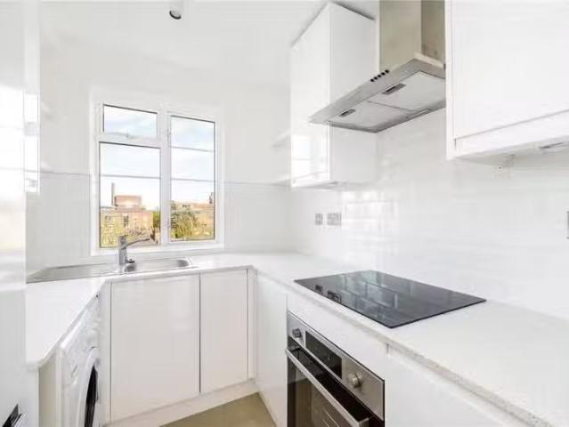 2 bedroom property to let in Hamlet Court, Hamlet Gardens, Ham.