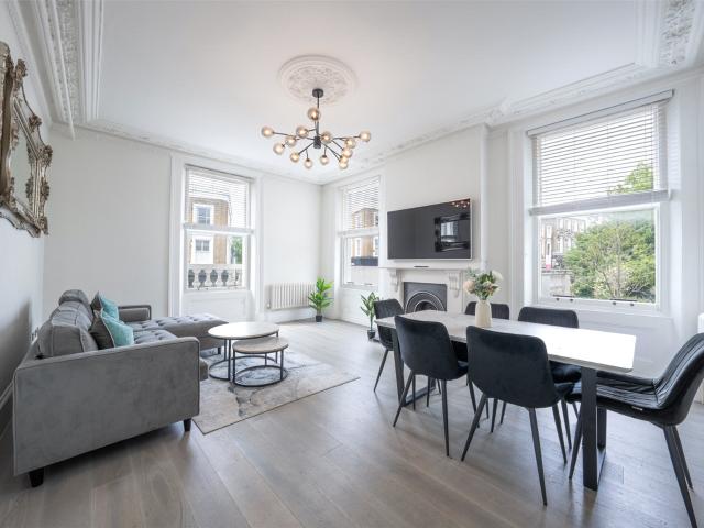 2 bedroom property to let in Haverstock Hill, Belsize Park, NW3 £4,333 pcm