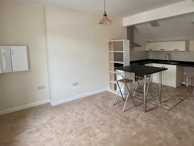 2 bedroom property to let in High Street, New Whittington, Chesterfield, S43 £695 pcm